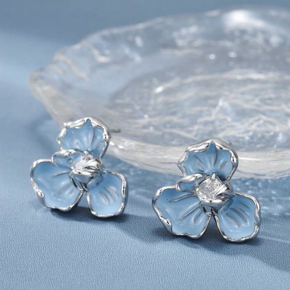 Jewelry | Periwinkle Trillium Blue Flower Clear Crystal Pistil Tri ...